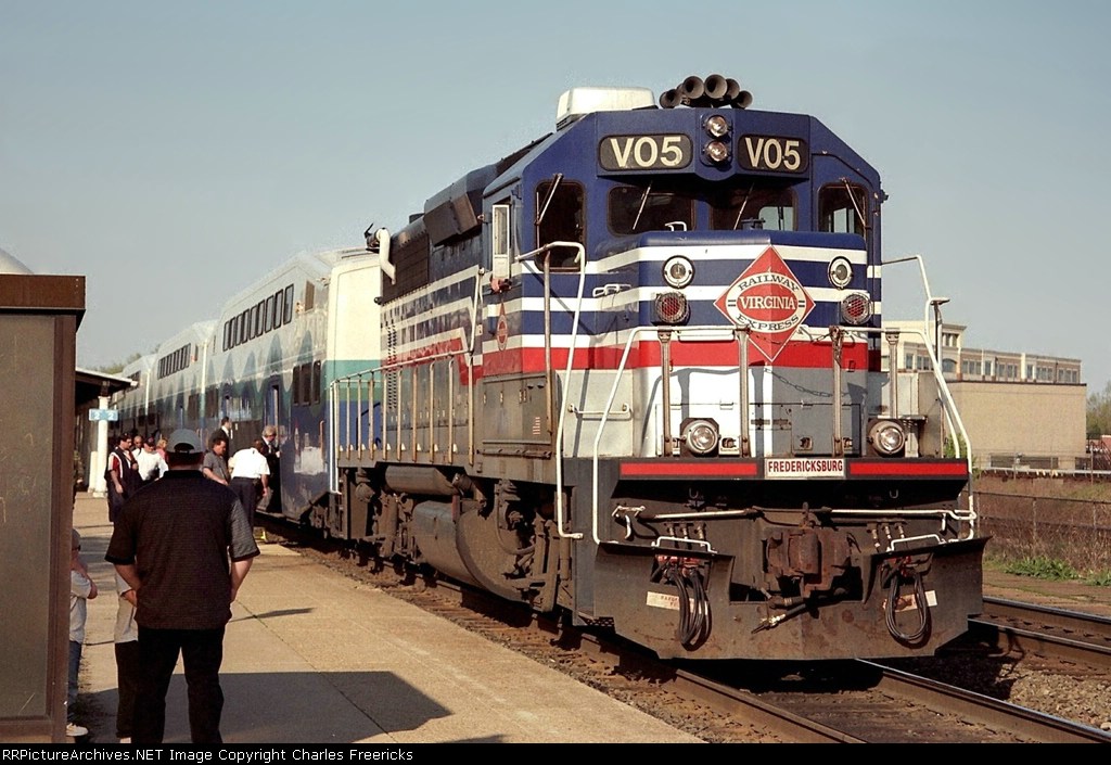 VRE V05 with train 309